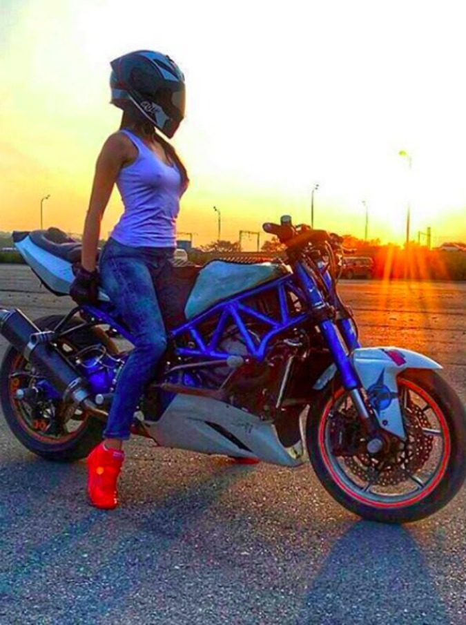 Olga Pronina Morta In Un Incidente Stradale La Sexy Biker Di Instagram