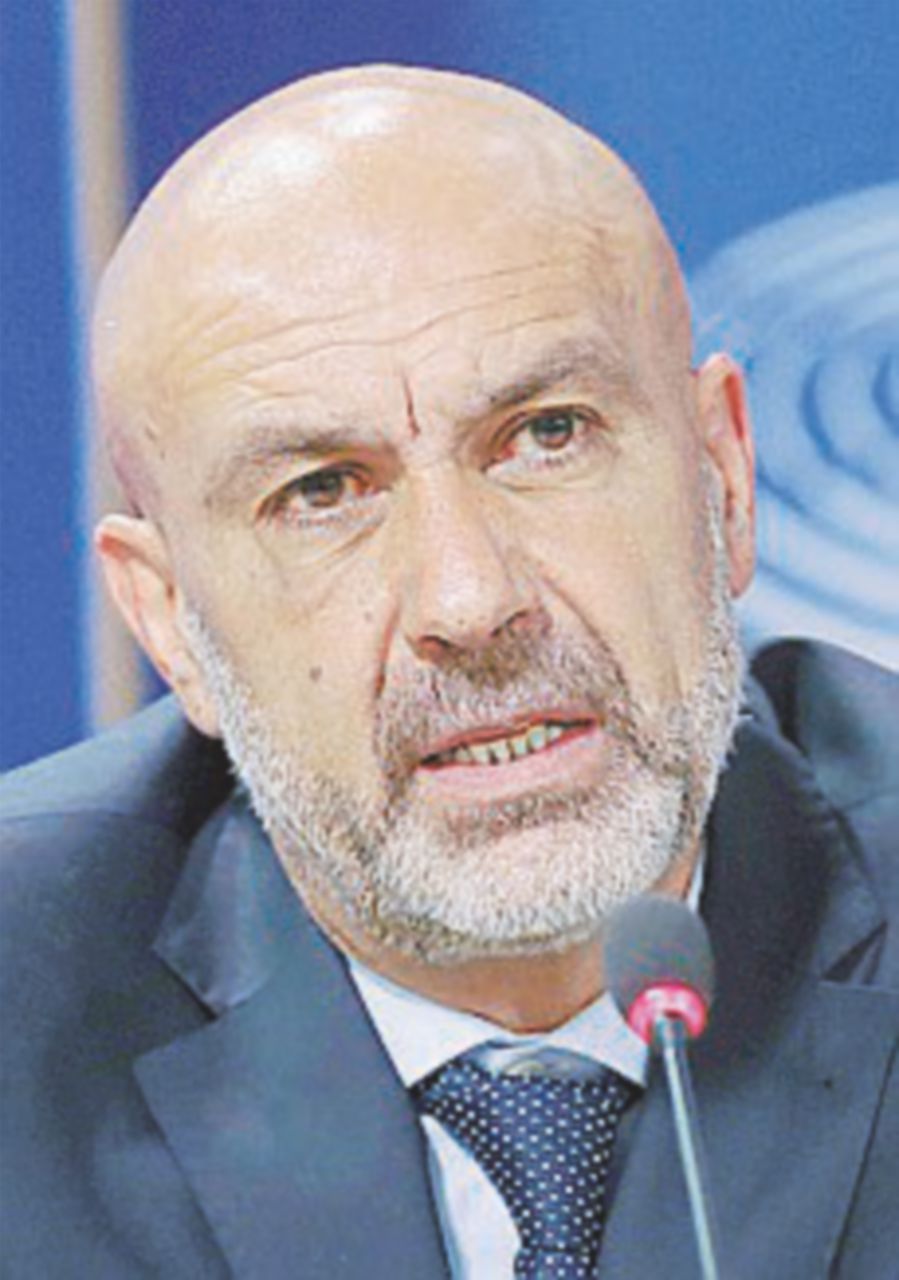 Pirozzi in corsa: lo dicono i sondaggi dell’ex Cavaliere - Il Fatto ...