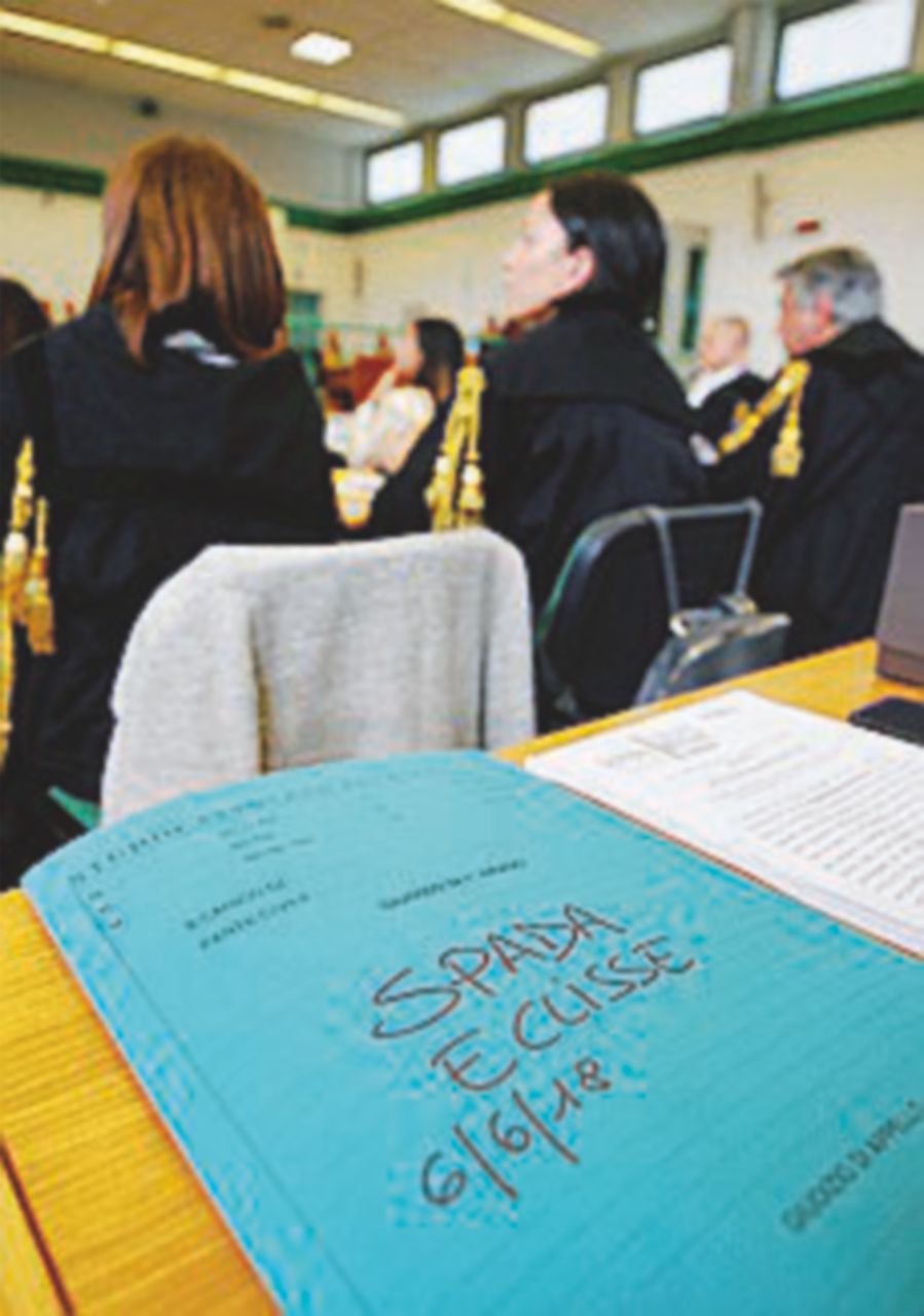 “Il loro clan è mafia”. Prime condanne per la famiglia Spada - Il Fatto ...