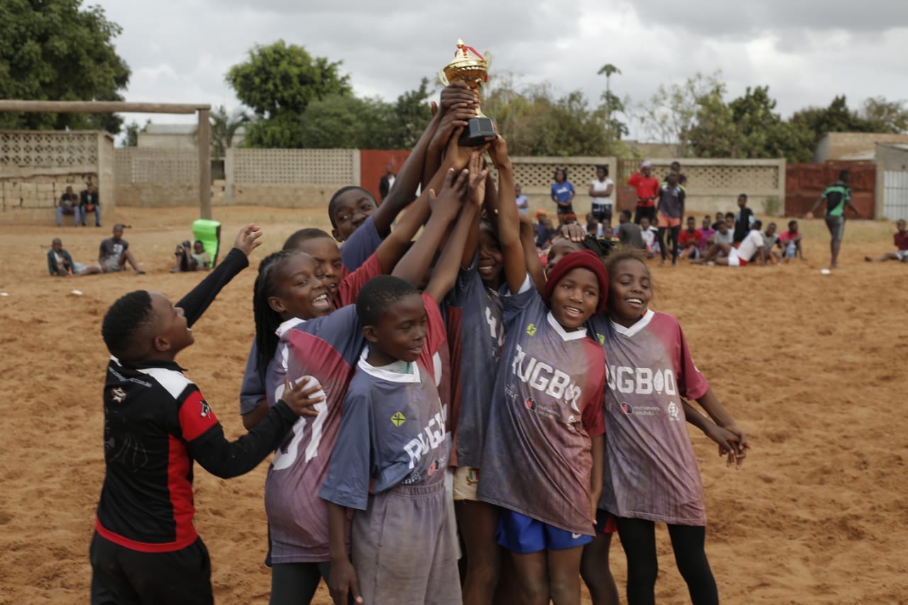 Il rugby è uno sport per femmine, e in Mozambico serve anche per uscire ...