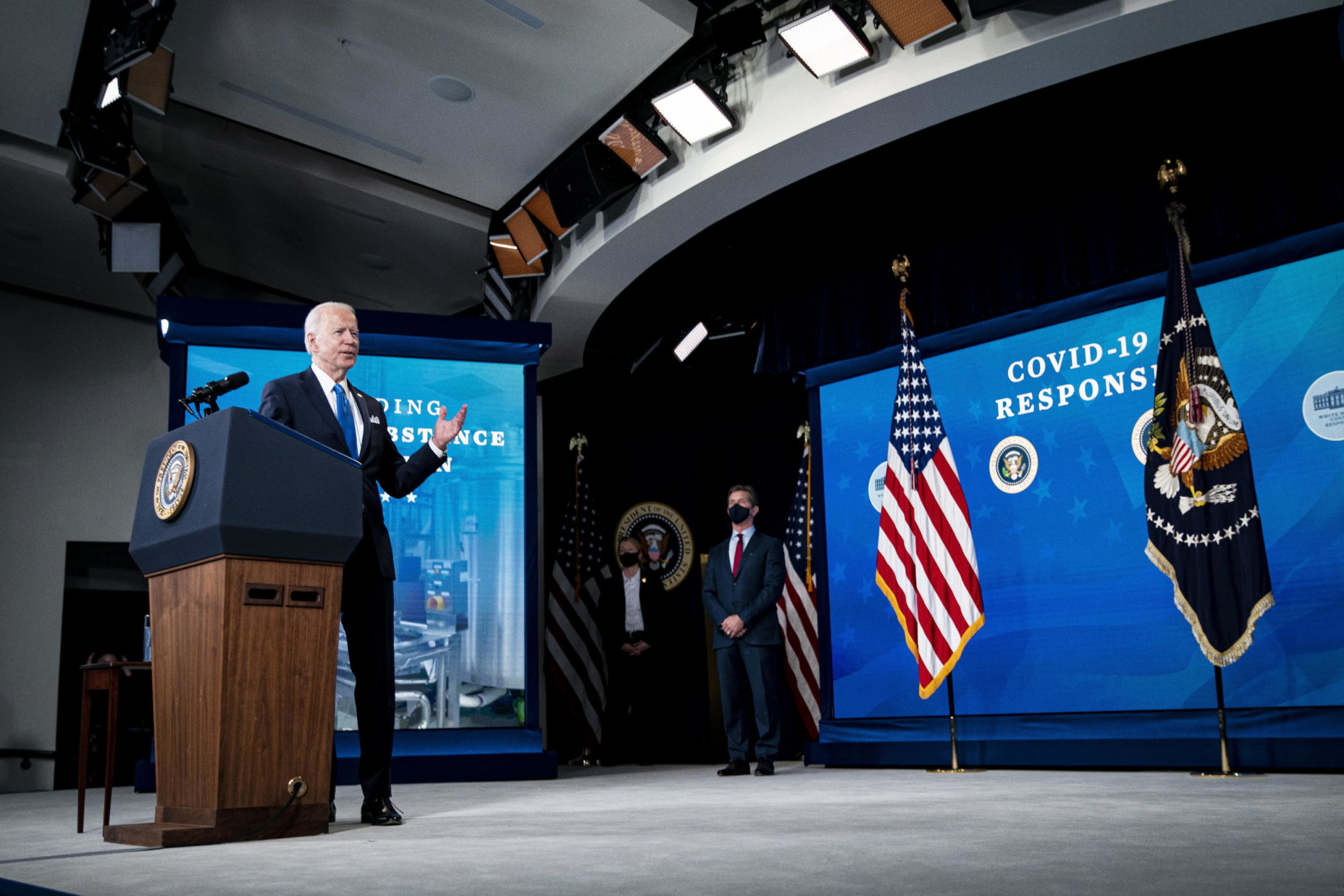 Biden vara il mega piano di aiuti, c'è chi lo chiama il "paladino dei ...