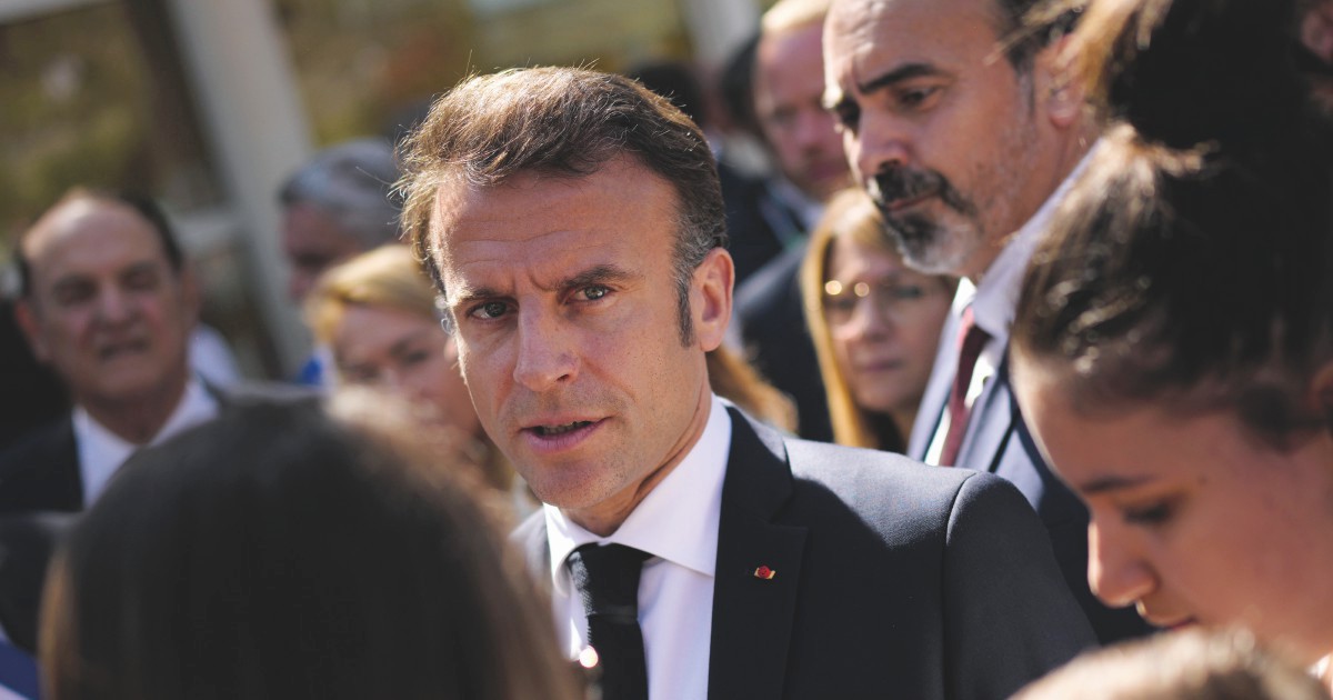 Un altro bacio francese: “Giorgia è una incapace” - Il Fatto Quotidiano