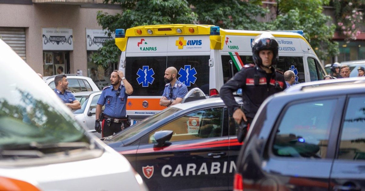 Maxi-rissa in strada a Milano con bastoni e bottiglie tra 60 persone: 7 ...