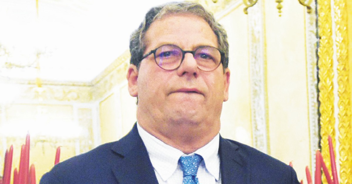 Miccichè, “neve” con l’auto blu e il lampeggiante - Il Fatto Quotidiano