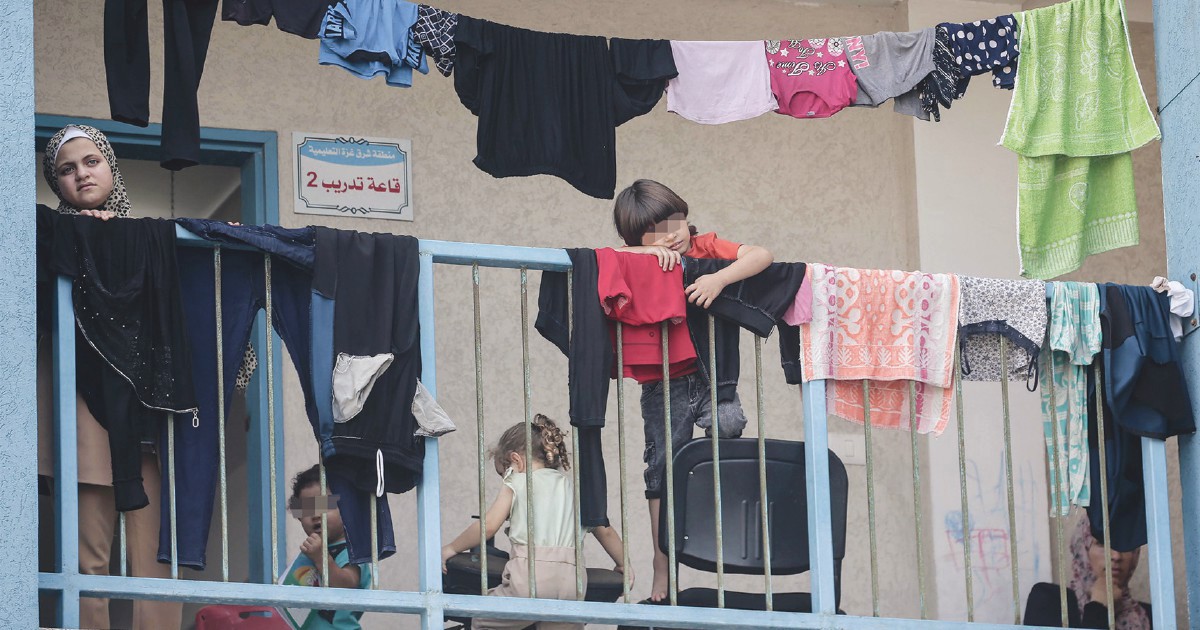 Gaza: in fuga dalle bombe, 30 per stanza e non si mangia - Il Fatto ...