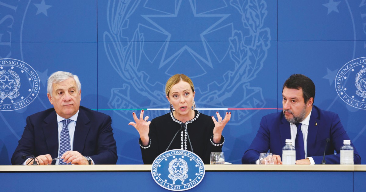 “Non mi hanno allertata”: Meloni caccia il consigliere per lo scherzo ...