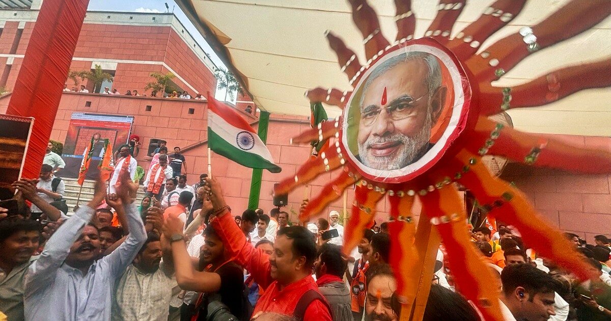 Elezioni in India, Narendra Modi perde seggi ma va verso una nuova ...