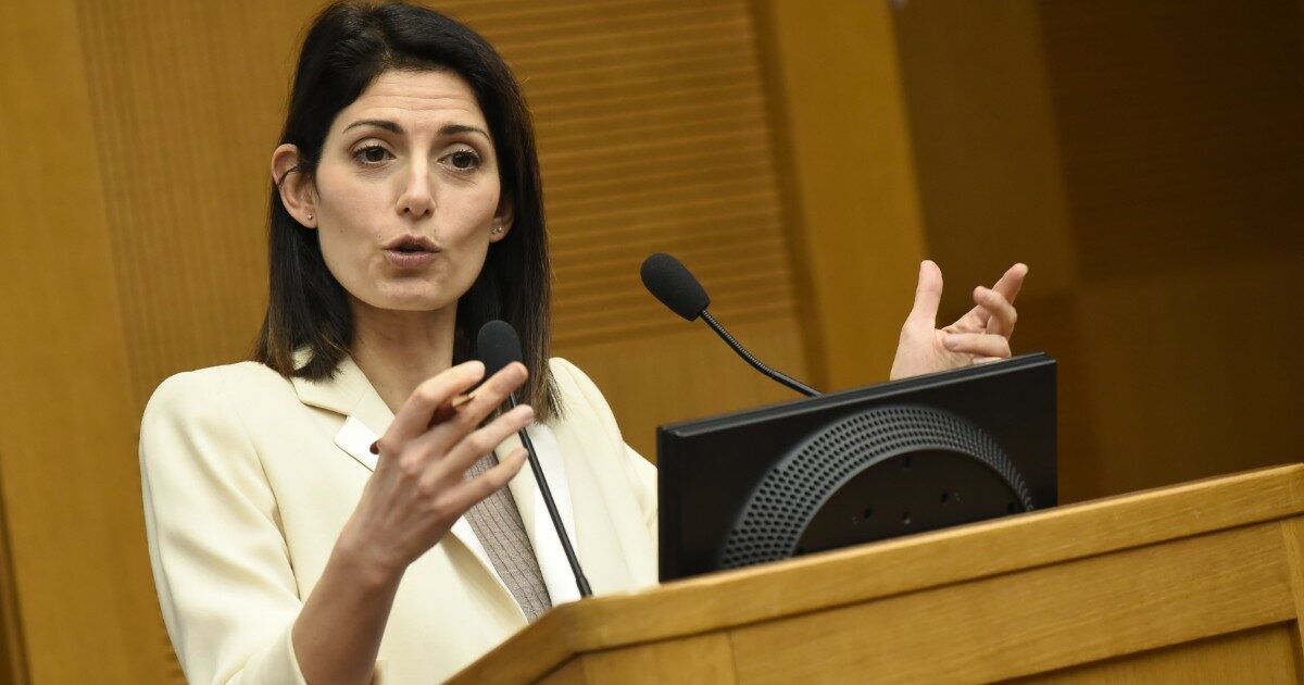 M5s, il messaggio di Virginia Raggi a Giuseppe Conte: "Se lo statuto dà ...