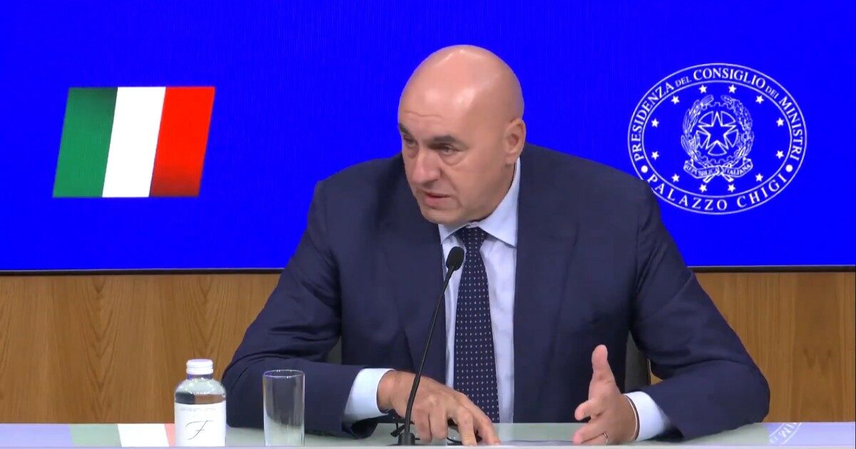 Crosetto: "Abbiamo chiesto ai relatori il ritiro dell'emendamento che parifica lo stipendio dei ...