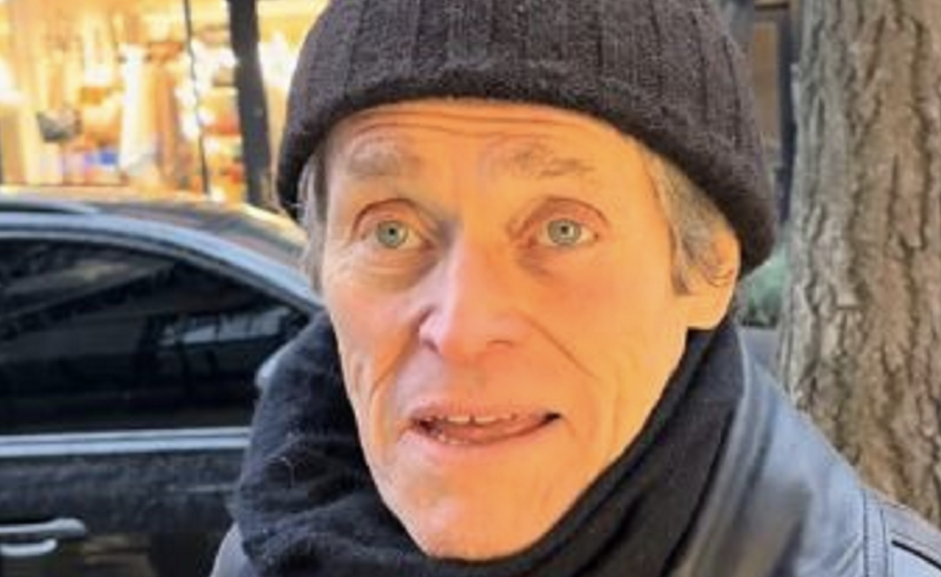 "Scusi signore, che lavoro fa?": il tiktoker incontra il famoso attore ...