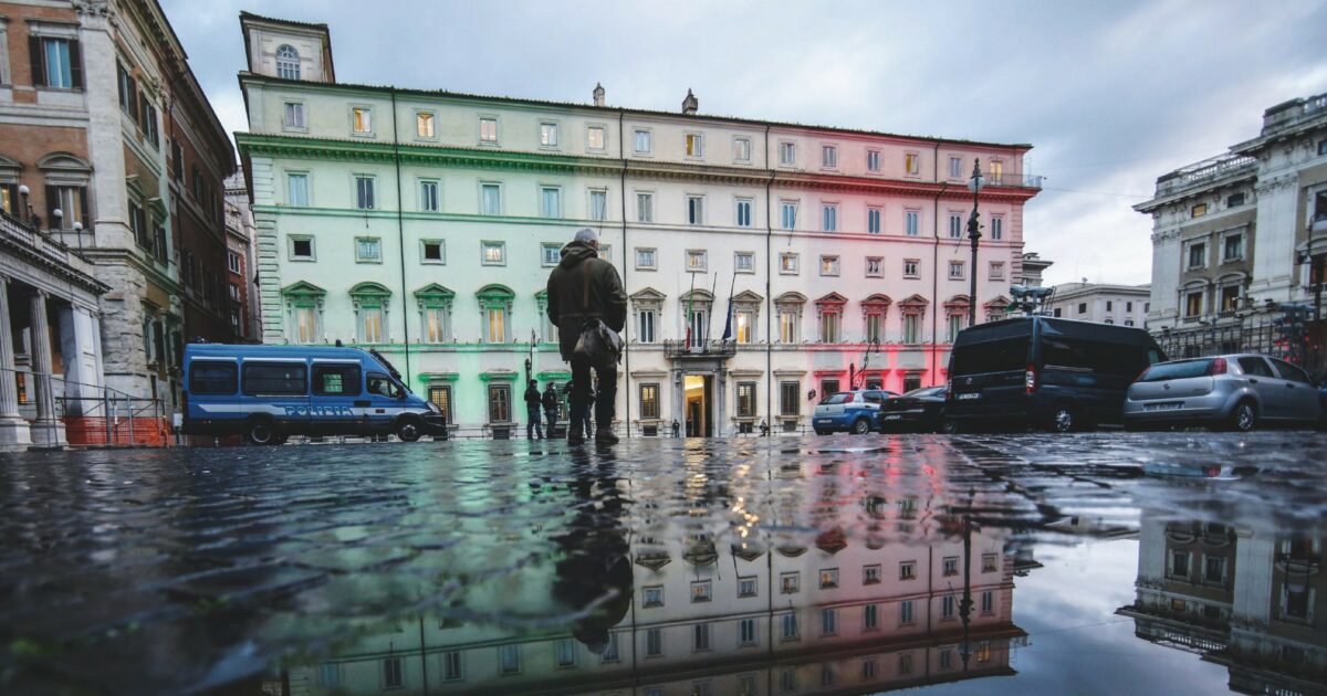 Spiato il capo di gabinetto di Meloni. Chigi: mai chiesto - Il Fatto ...