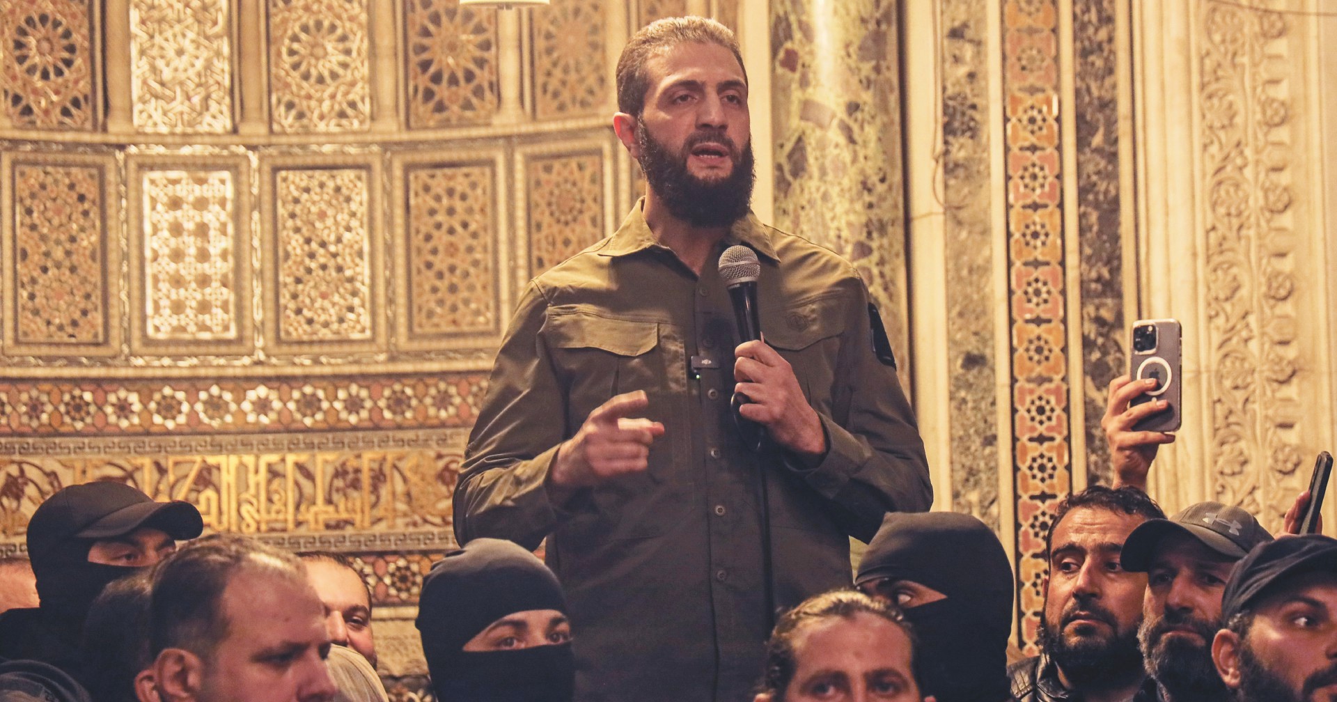 Siria, Al-Shaara si consolida: scioglie esercito e Costituzione - Il ...