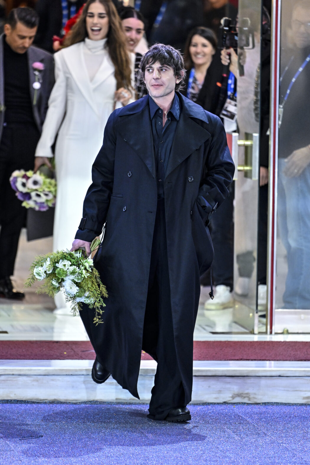 Sanremo 2025, le pagelle ai look del Green Carpet: Tony Effe a petto ...