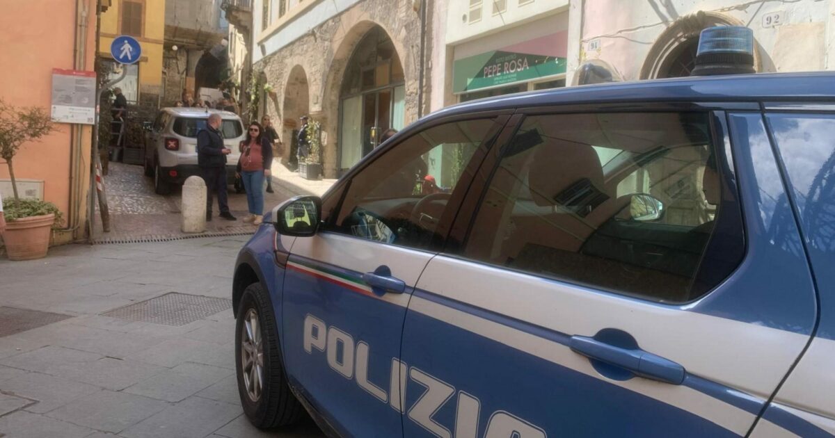 Spoleto, donna trovata morta in casa: fermato il marito che stava tentando il suicidio. A ...