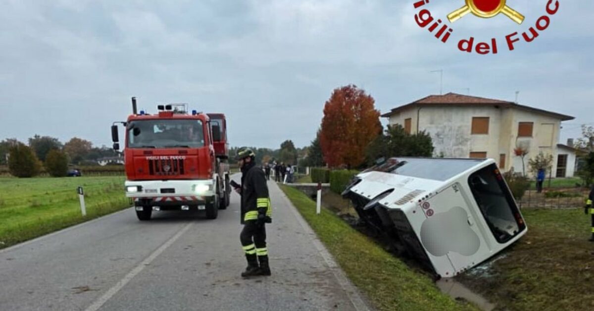 Incidente bus di studenti a Oderzo: morto automobilista, 5 giovani ...